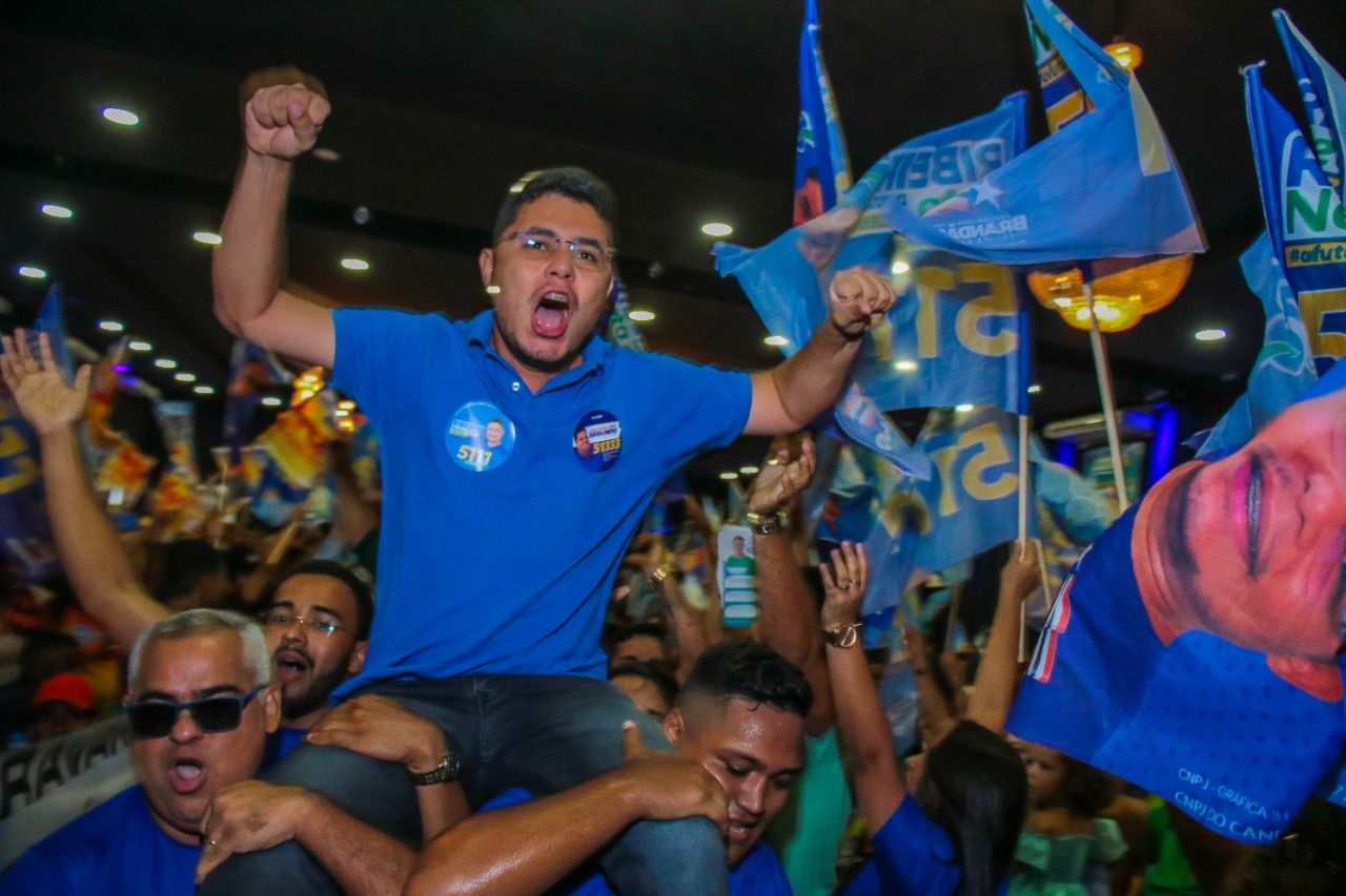 Lançamento da candidatura de Ribeiro Neto a deputado federal arrastou ...